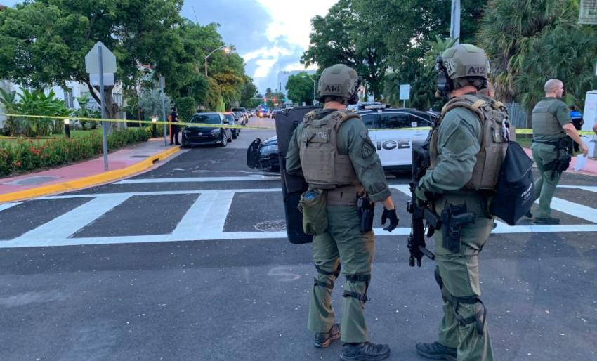 Equipo Swat Responde A Situación De Emergencia En Miami Beach Donde Un