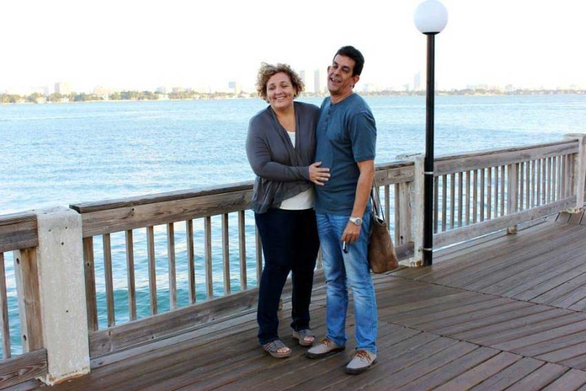 Humorista cubano Ulises Toirac celebra 25 años de casado