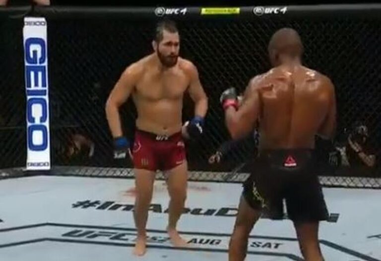 Peleador cubano Jorge Masvidal cae ante Usman en UFC 251